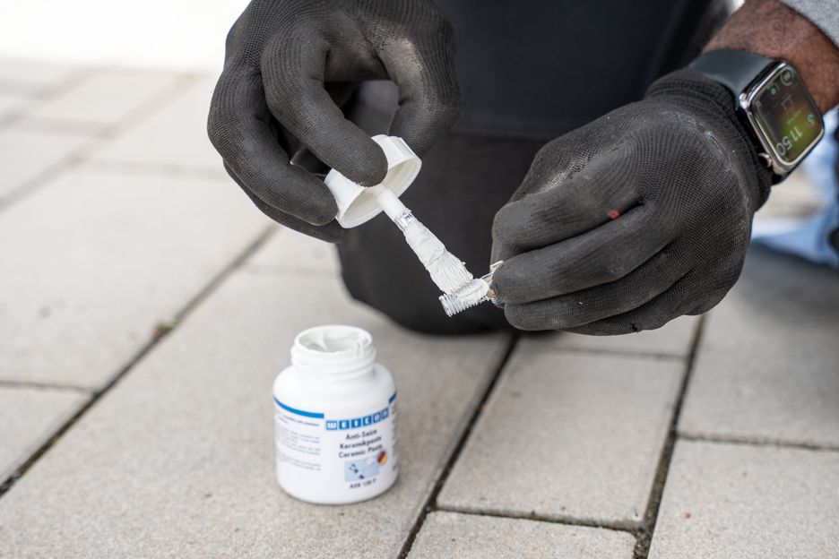 Anti-Seize Ceramic Paste | metal-free lubricant and release agent paste ...